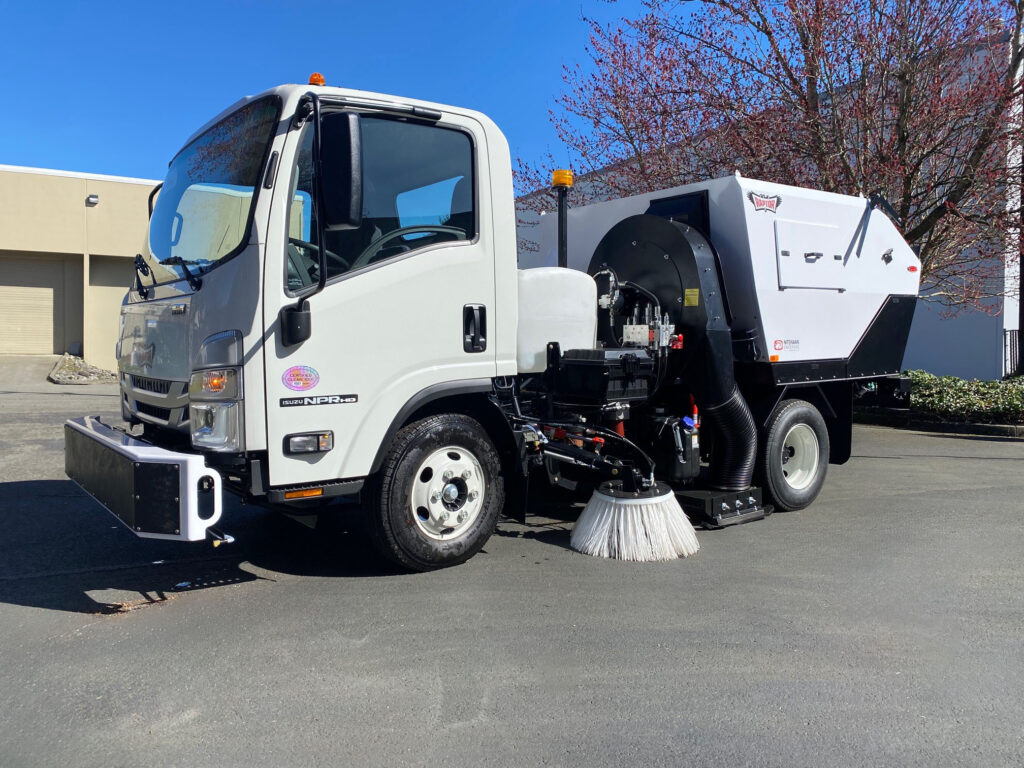 NiteHawk #2451 - buysweepers.com - Used sweeper trucks include NiteHawk ...