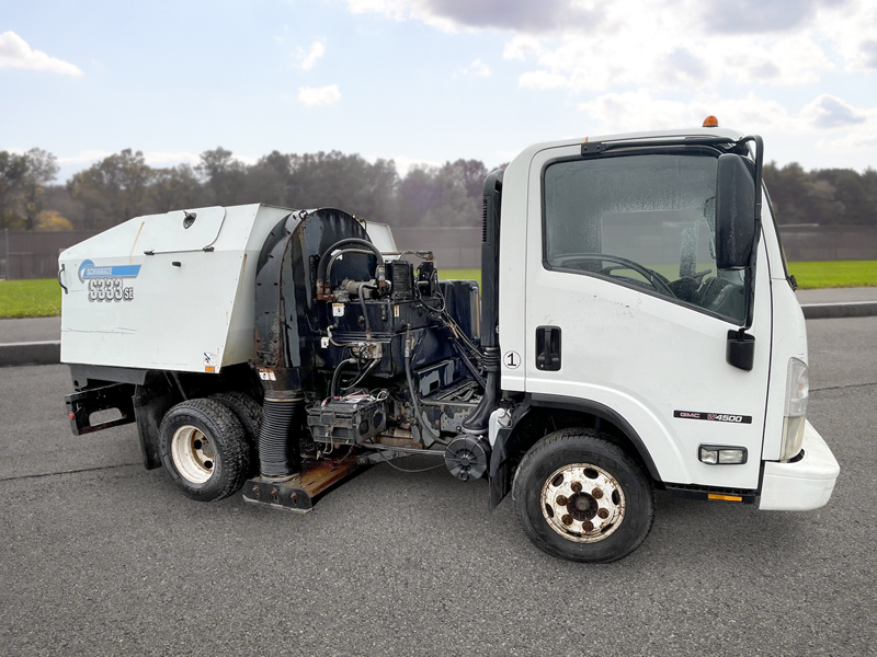 Schwarze #2458 - buysweepers.com - Used sweeper trucks include NiteHawk ...